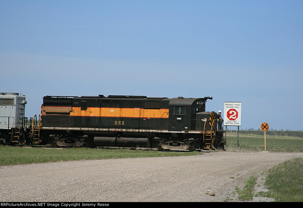 LSRC 281 wearing a great paint scheme